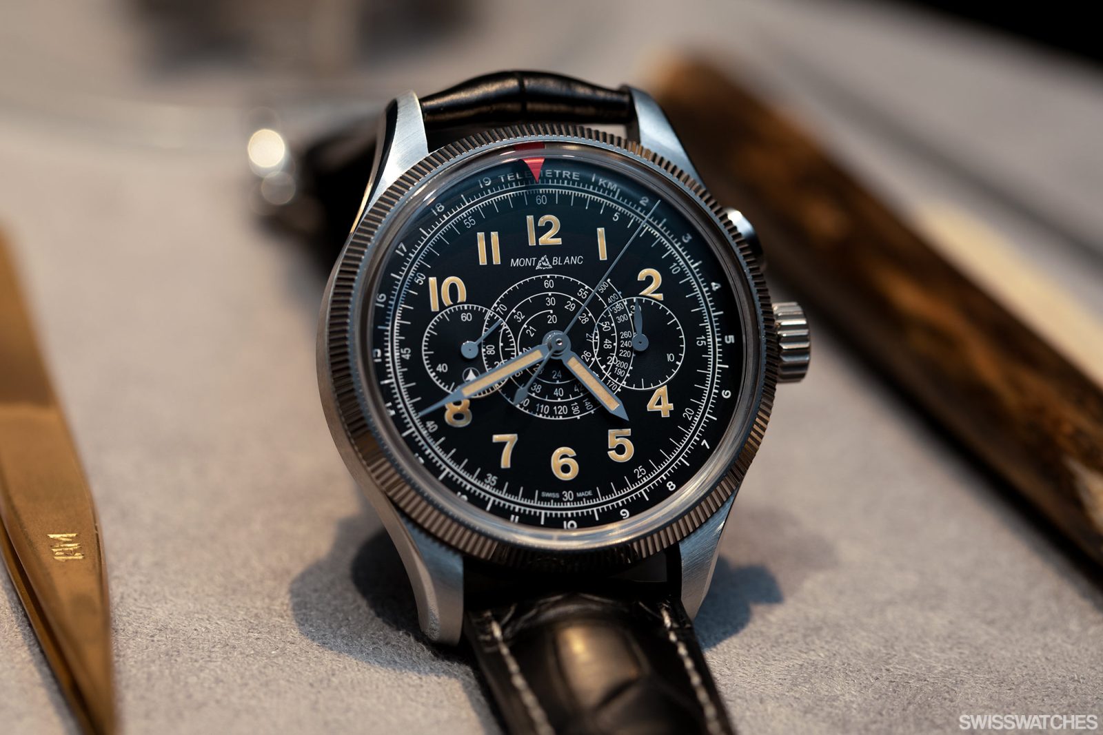 Alles auf Schwarz. Aber auch auf Rot! Der Montblanc 1858 Minerva ...