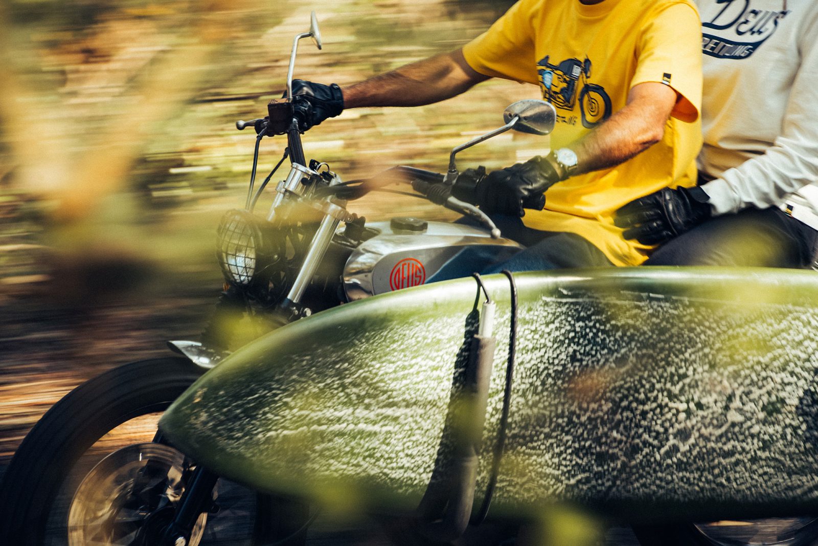 Die neue Breitling Top Time Deus Limited Edition in Himmelblau ...